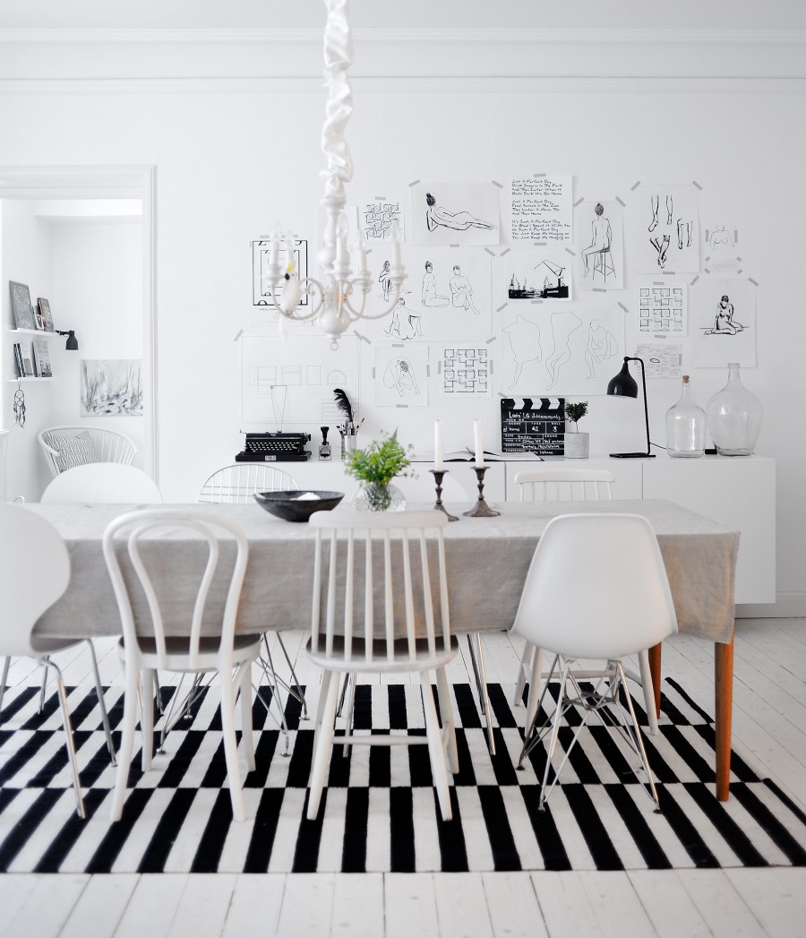 Une maison heureuse en noir et blanc