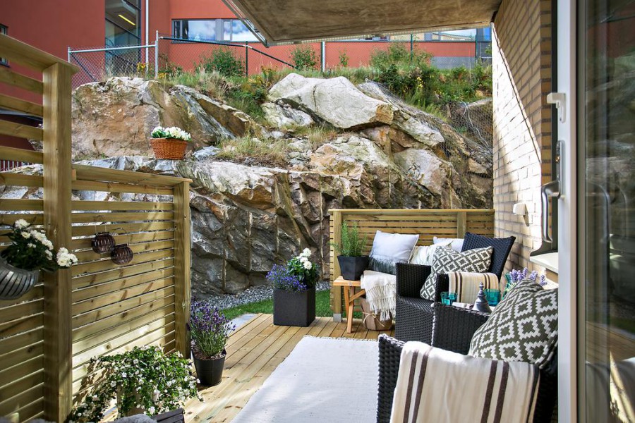 Une terrasse sur les rochers