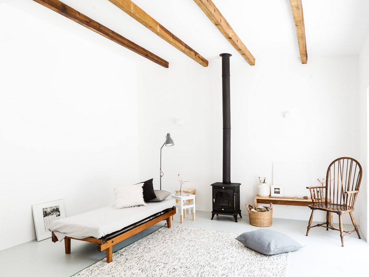 Un studio minimalisme propice à la création à Lisbonne