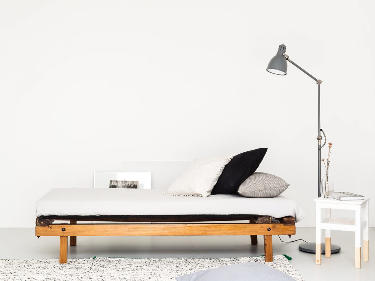 Un studio minimalisme propice à la création à Lisbonne