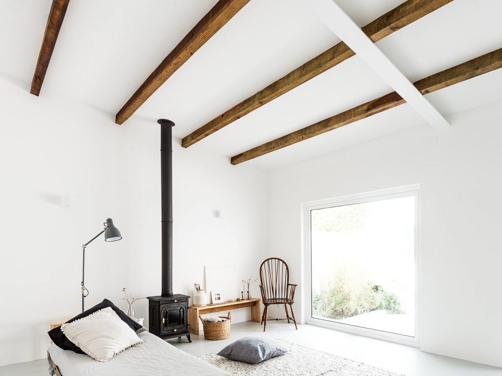 Un studio minimalisme propice à la création à Lisbonne