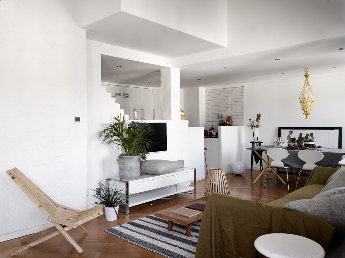 Un appartement en duplex avec un balcon ensoleillé