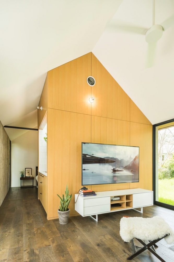 Cette petite maison de verre et de béton de 55m2 est une maison d'amis ...