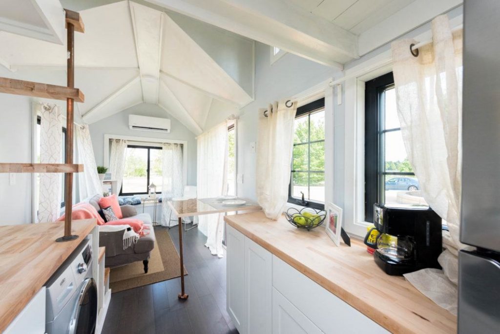 Cette tiny house de 26m2 a une décoration en tons pastels (et un ...