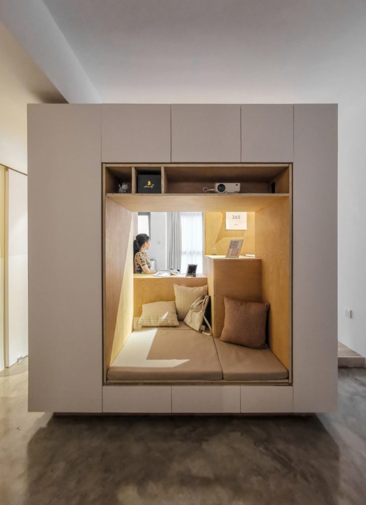 Cet appartement rénové de 40m2 possède un astucieux cube design ...