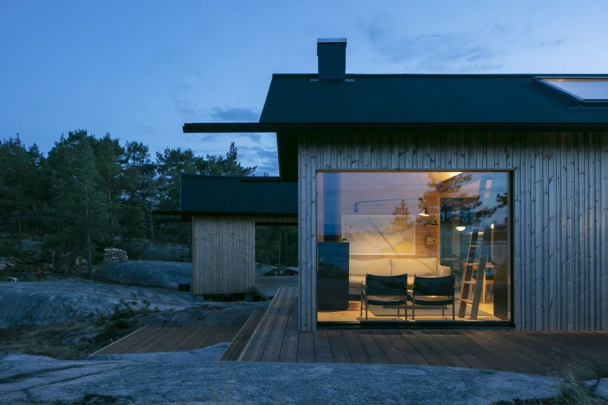 Cette cabane design en bois d'architecte est autosuffisante