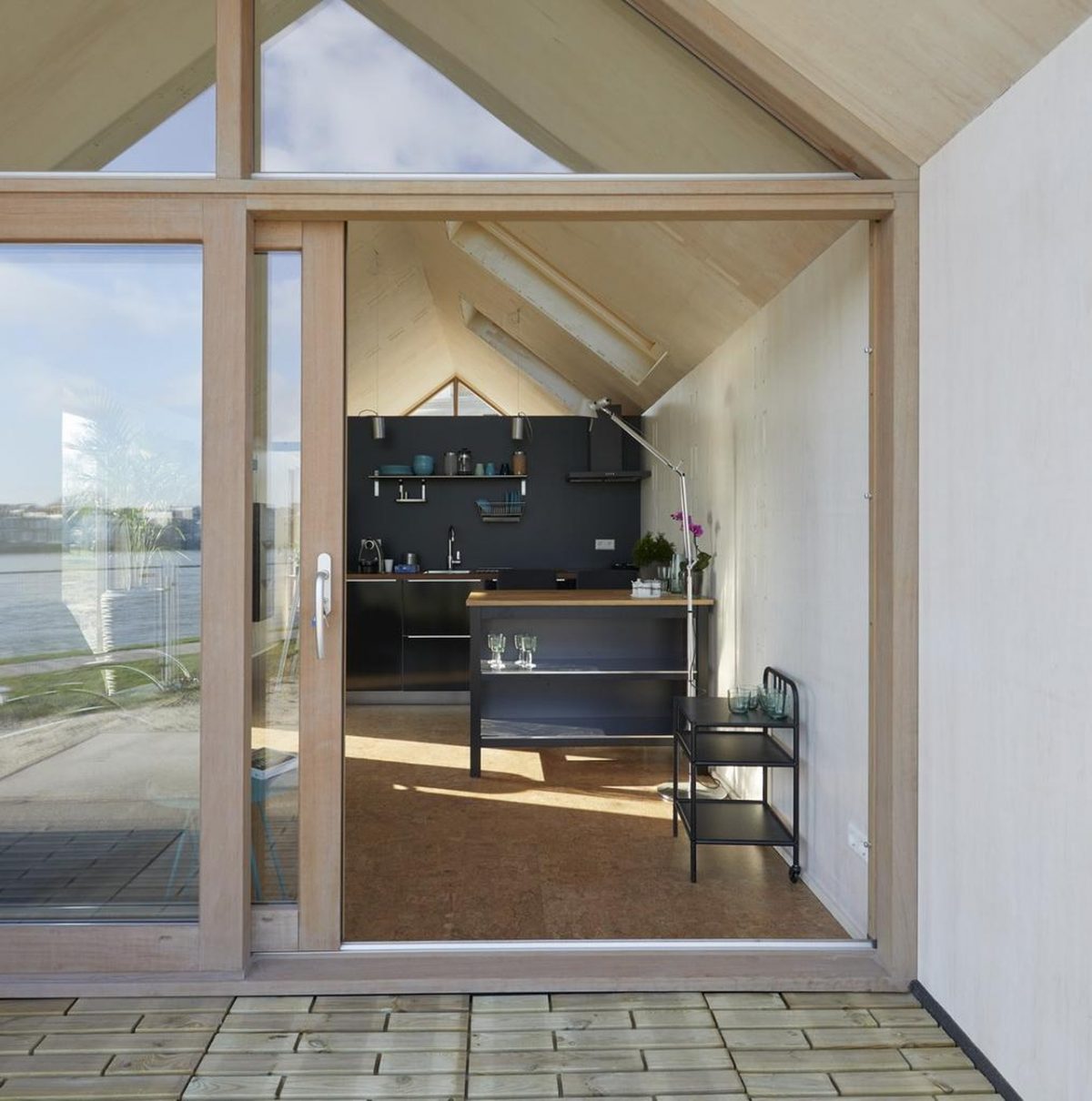 Cette mini maison modulaire de 40m2 durable et passive est proposée ...