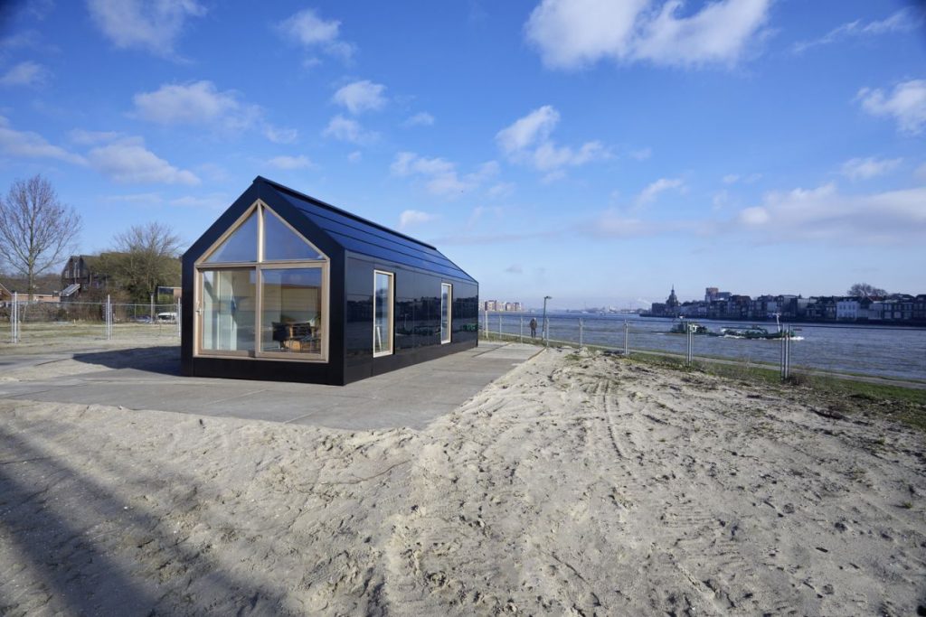 Cette mini maison modulaire de 40m2 durable et passive est proposée ...