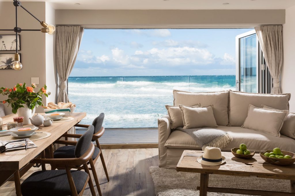 Cette maison offre d'incroyables vues sur la mer