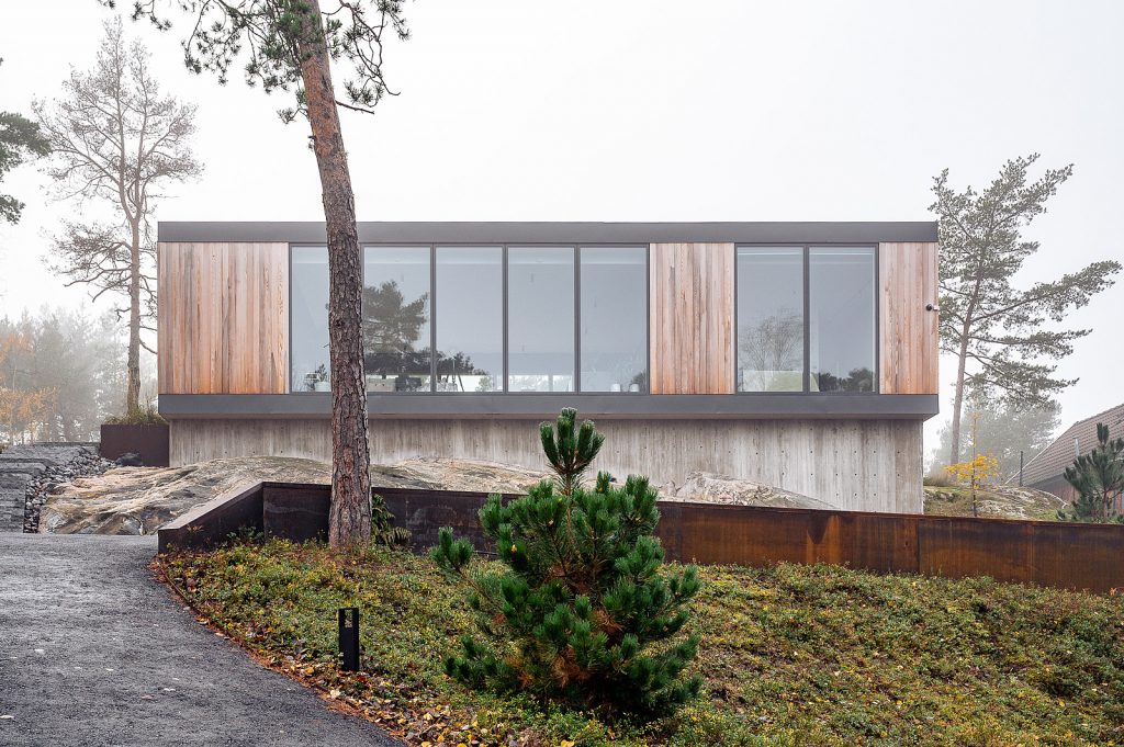 Une maison design en bois à la façade en cèdre