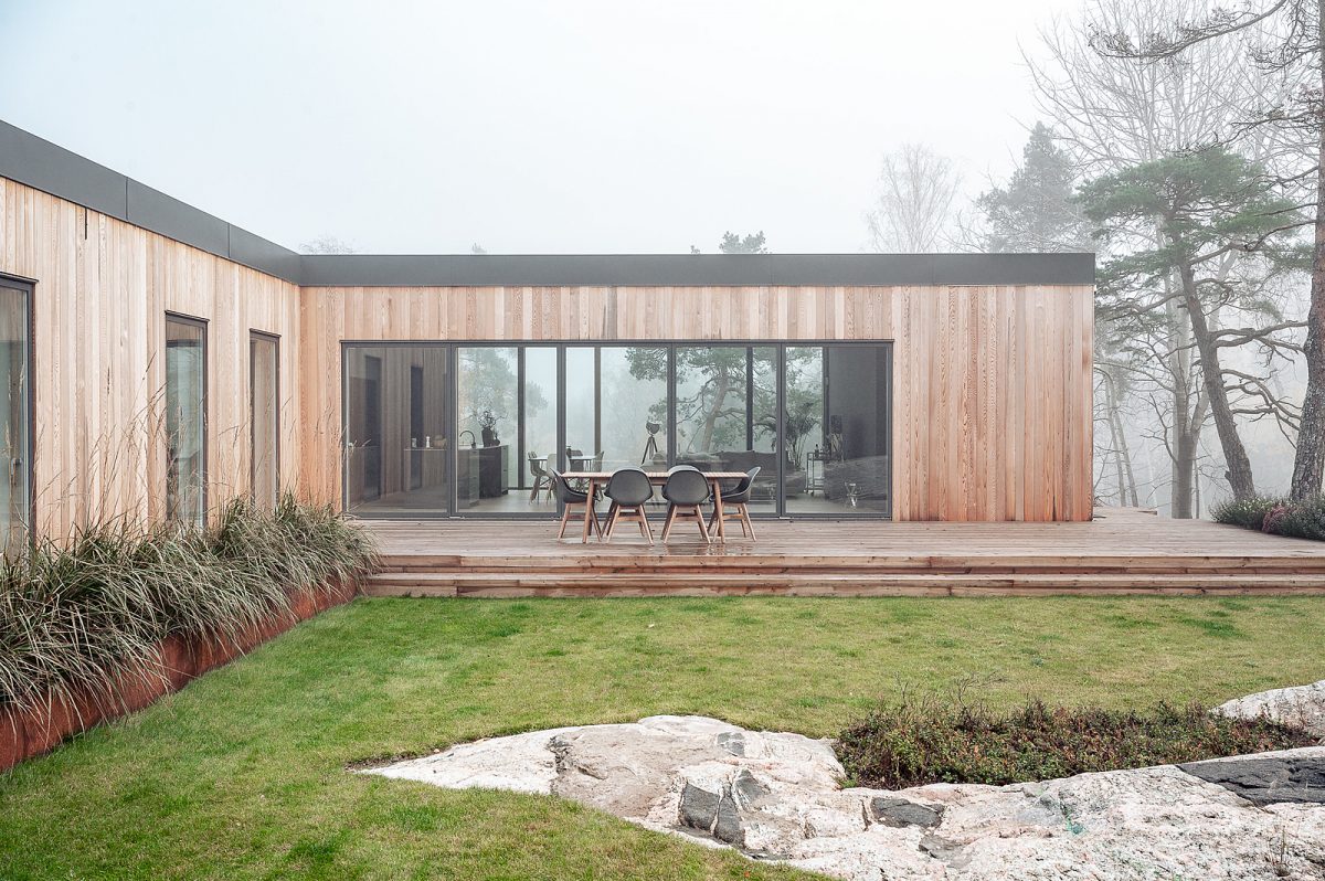 Une maison design en bois à la façade en cèdre