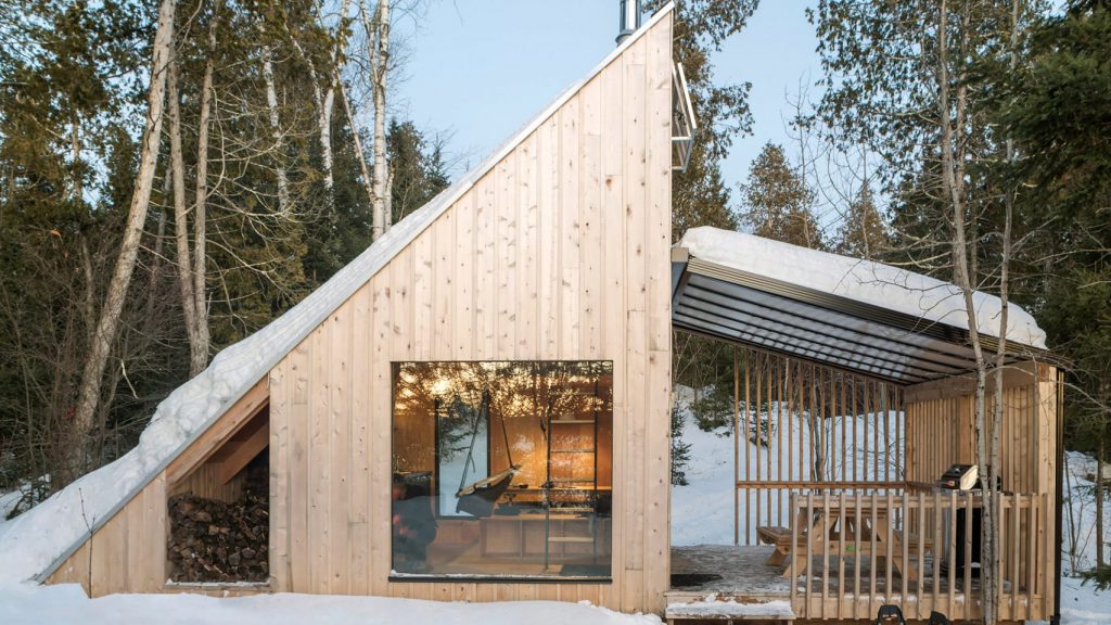 Cette mini cabane design de 13m2 est inspirée par les maisons A Frame