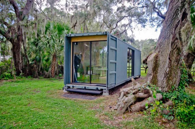 Cette mini maison container de 27m2 a été réalisée en autoconstruction ...