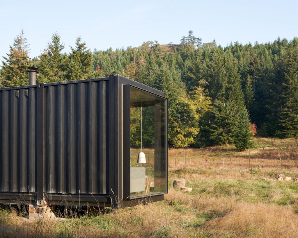 Une mini maison container de 40m2 à l'intérieur design