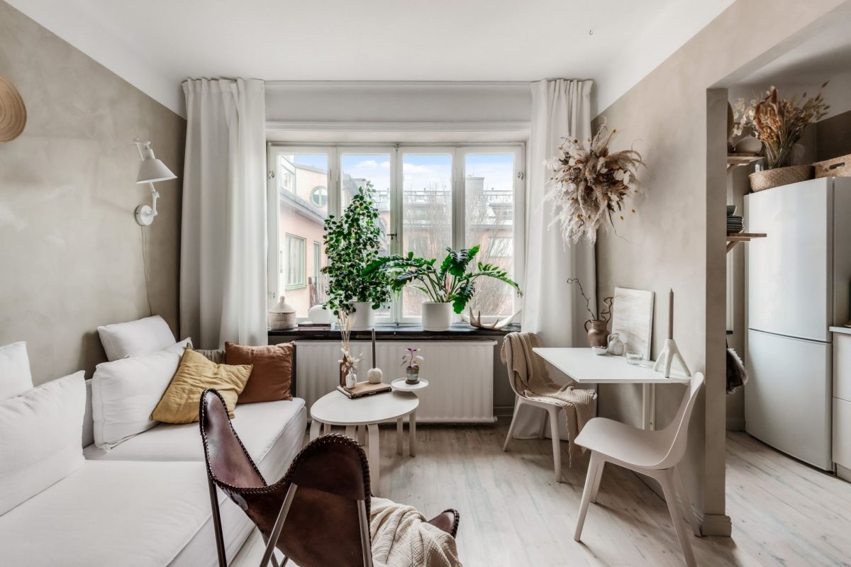 Décoration beige et douce dans un studio de 32m2