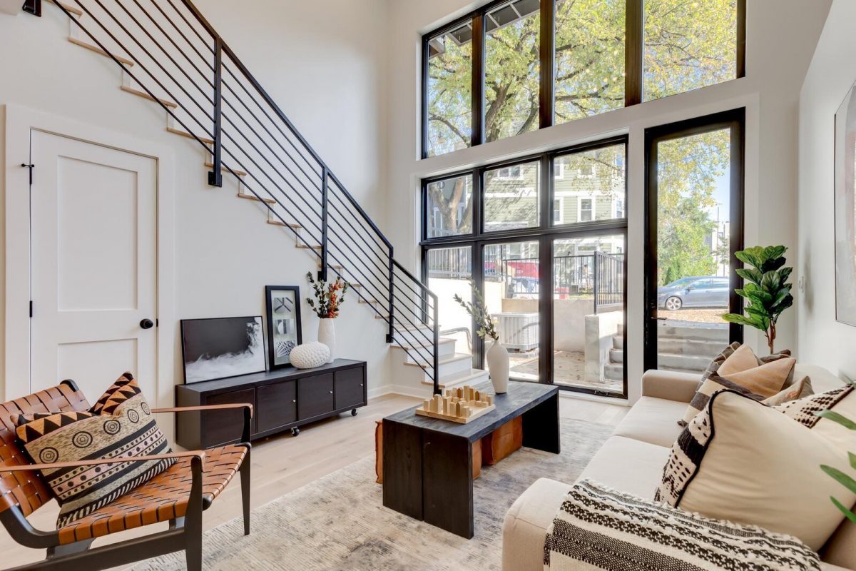 Un lumineux appartement en duplex à la décoration contemporaine