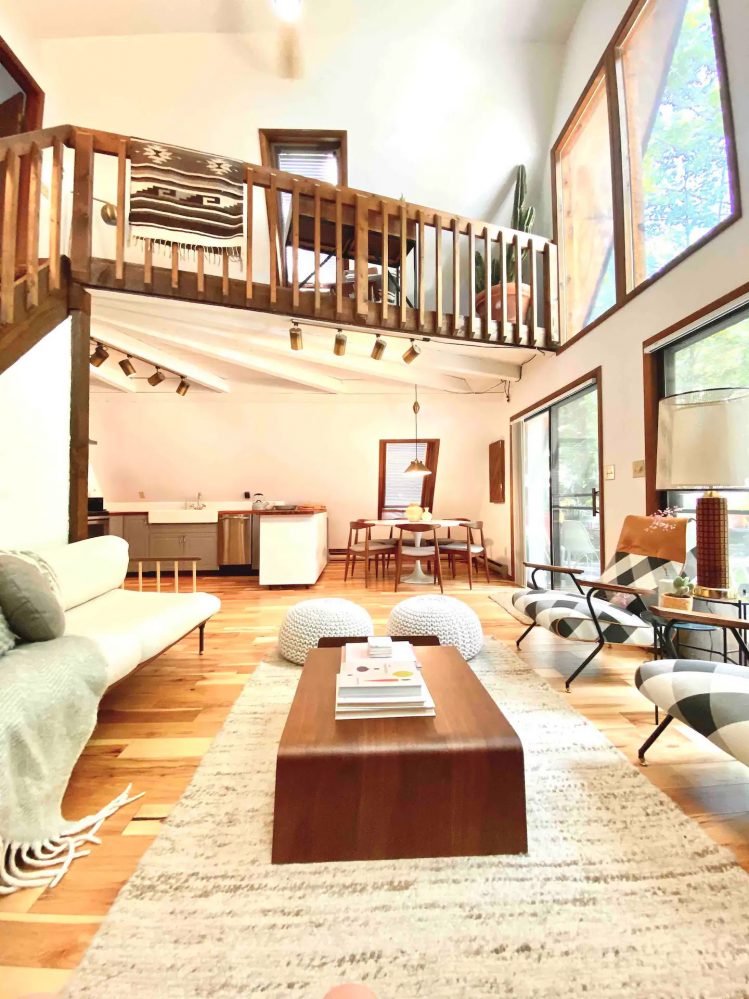 Une maison A-Frame au style mid-century en Pennsylvanie