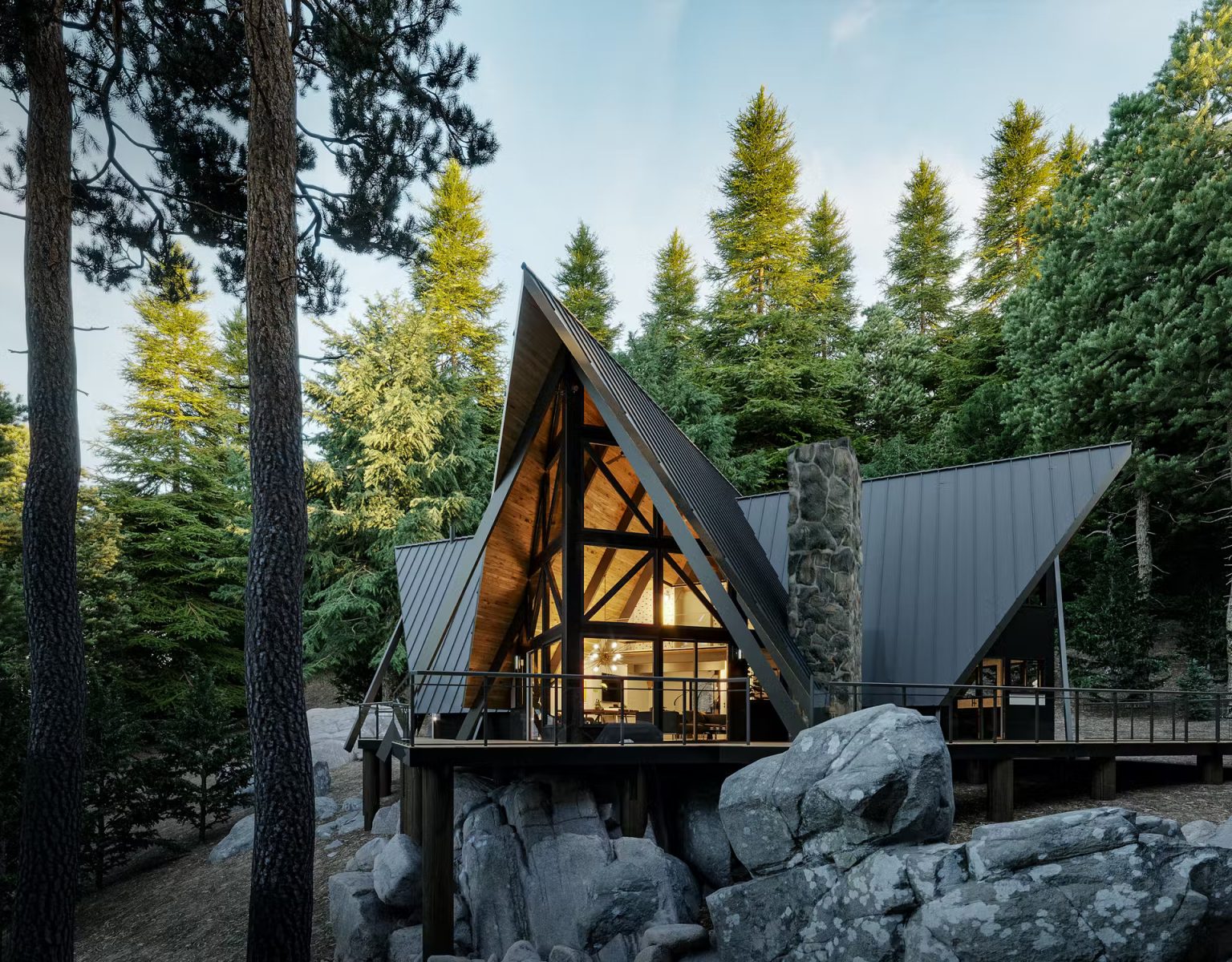 Une maison A-Frame rénovée et modernisée en style contemporain