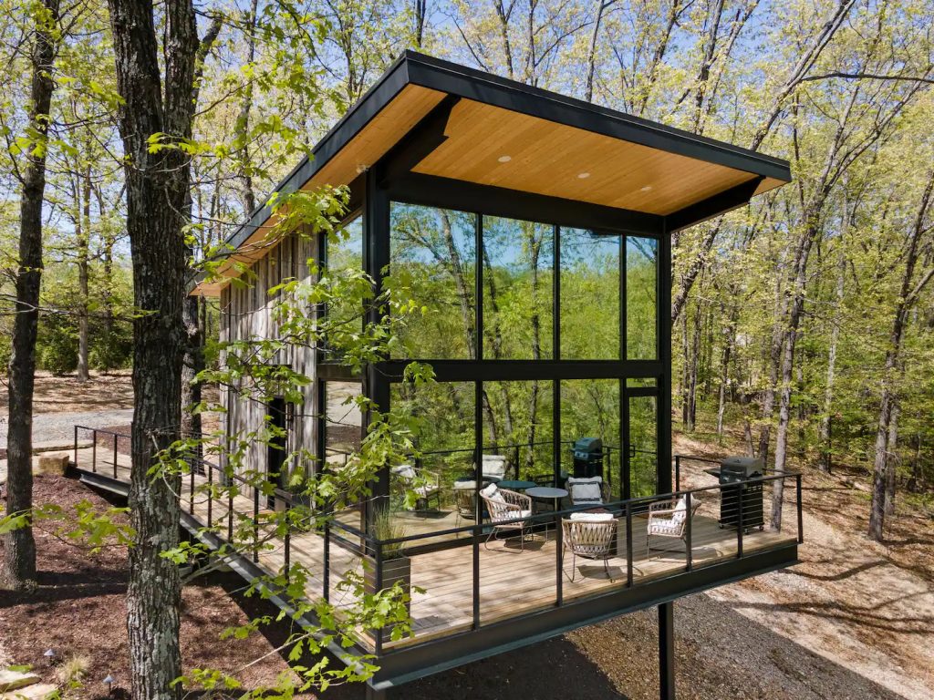 Cette mini maison design en bois de 20m2 est construite en moins de ...