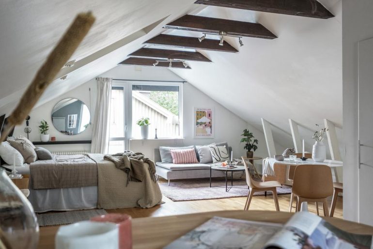 Un grand studio mansardé de 40m2 au design actuel