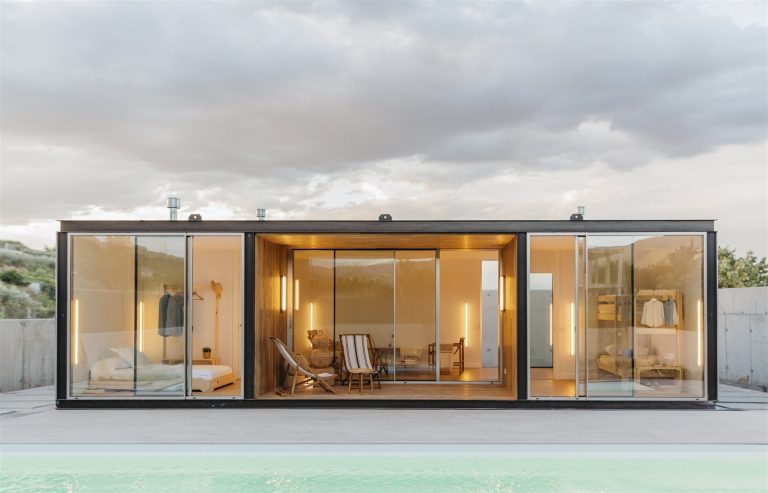 Cette petite maison modulaire de 60m2 est construite en 60 jours ...