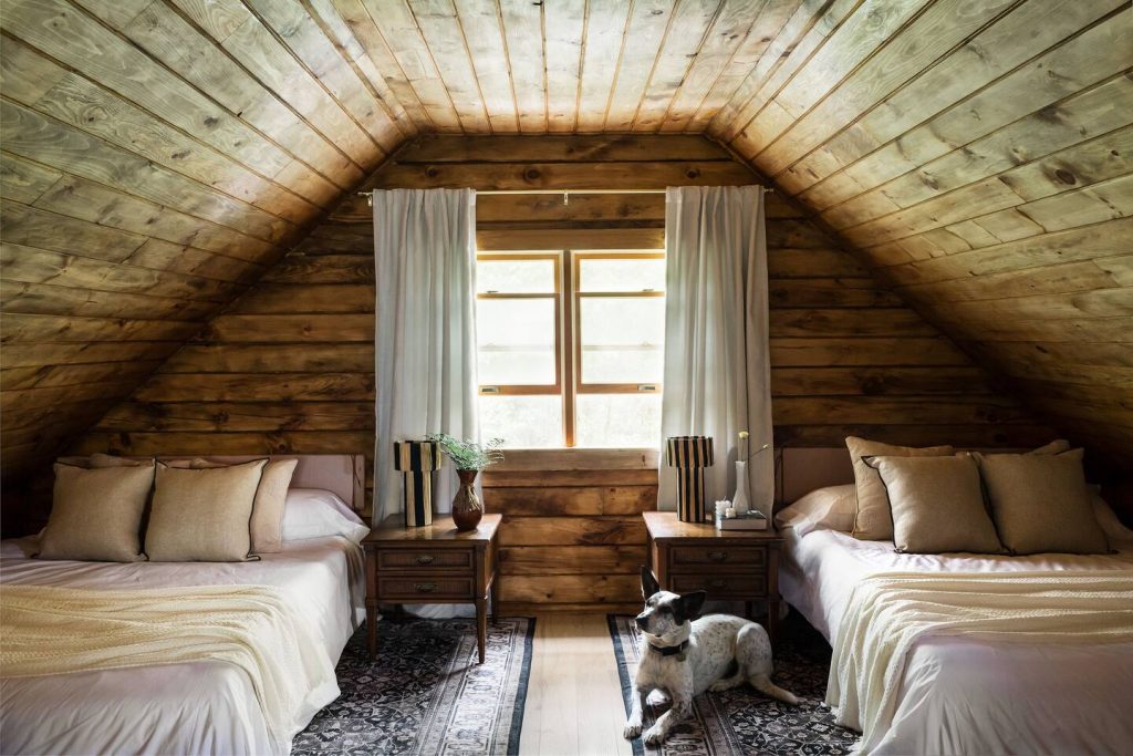 Une maison en rondins authentique rénovée dans le Maine