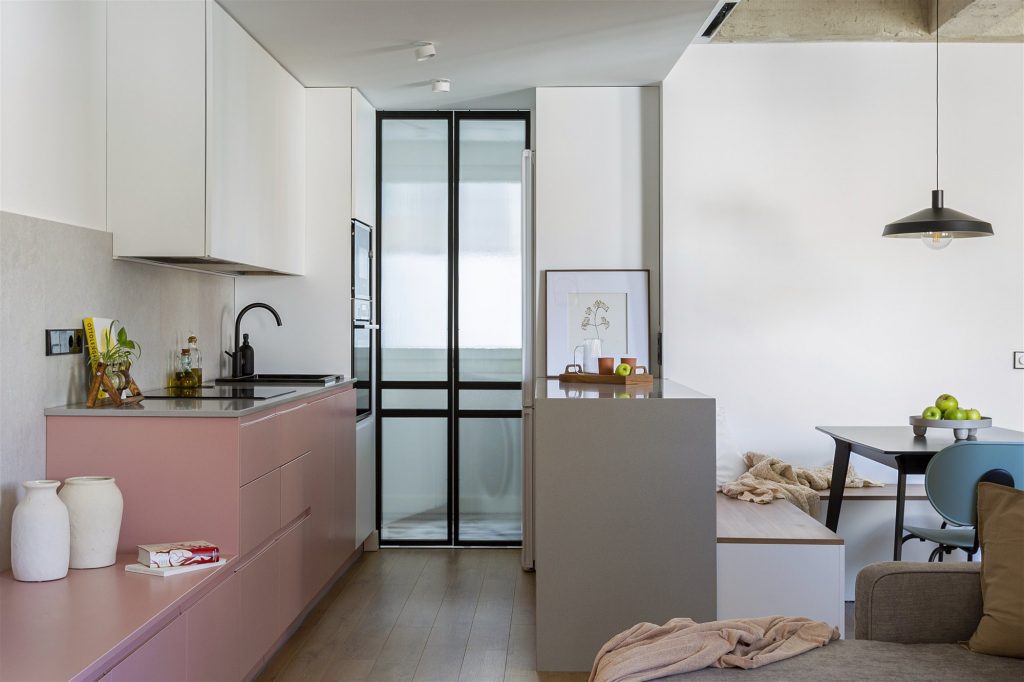 Un appartement design de 65m2 rénové en couleurs à Madrid