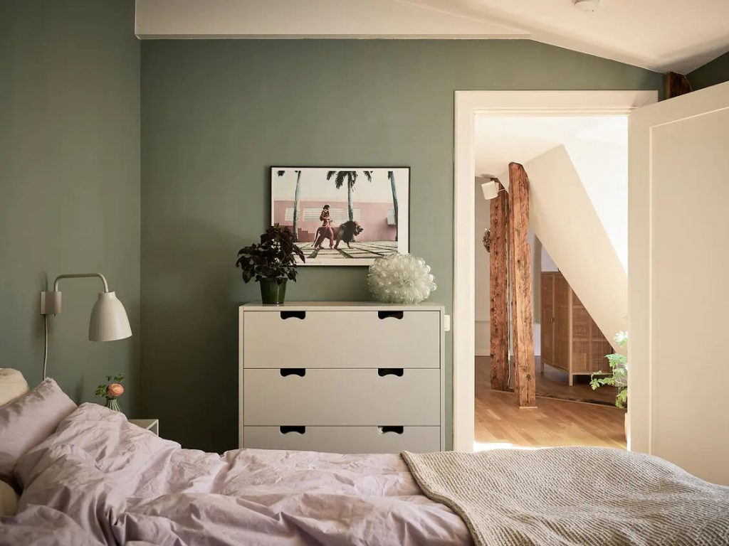 Un appartement sous les combles de 85m2 avec poutres au charme ancien