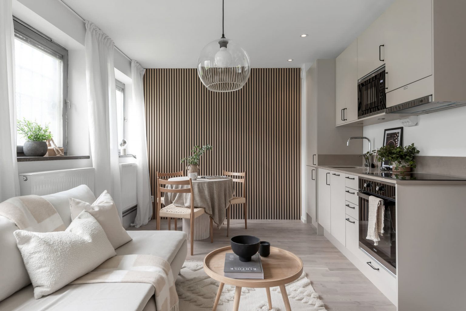 Un studio lumineux de 31m2 à la décoration beige et scandinave