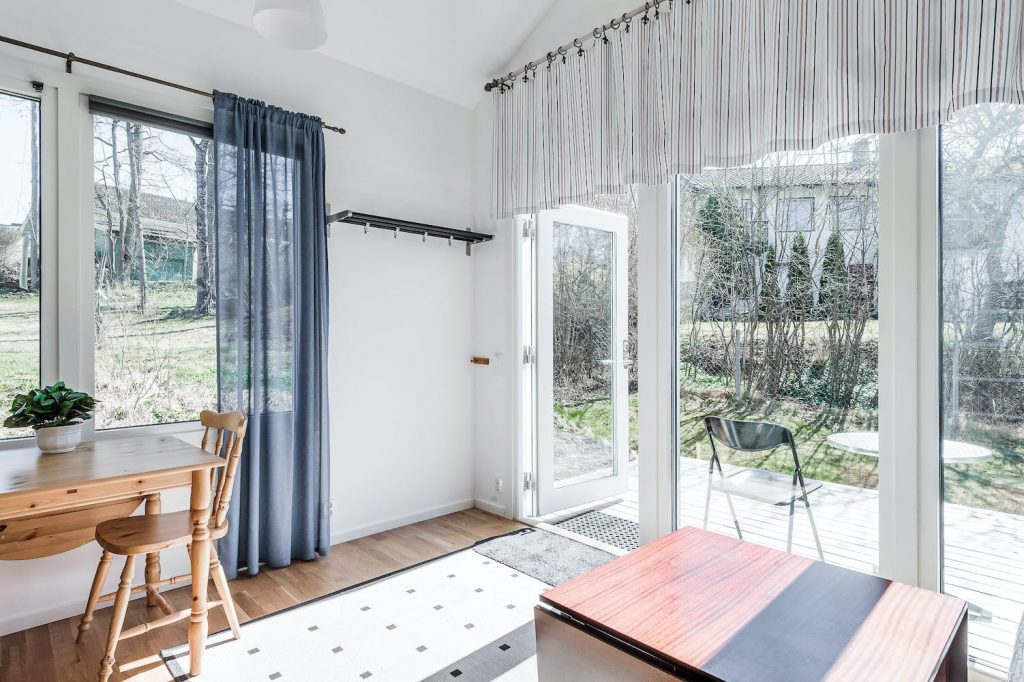 Une adorable mini maison de 29m2 avec mezzanine et terrasse (avec plan)