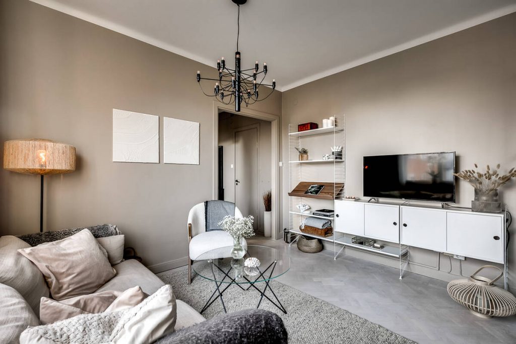 Un grand studio de 36m2 bien organisé comme un deux-pièces