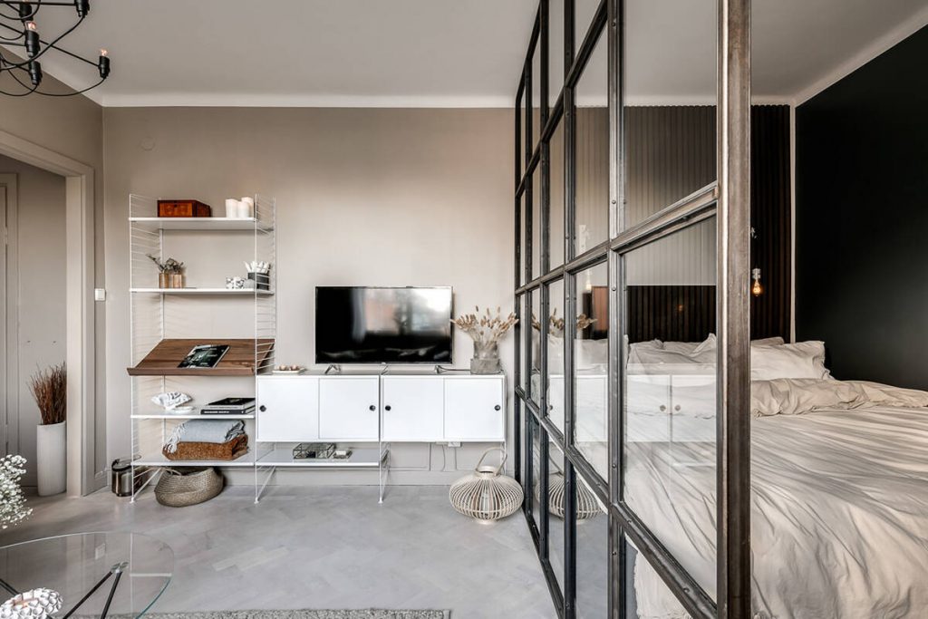 Un grand studio de 36m2 bien organisé comme un deux-pièces