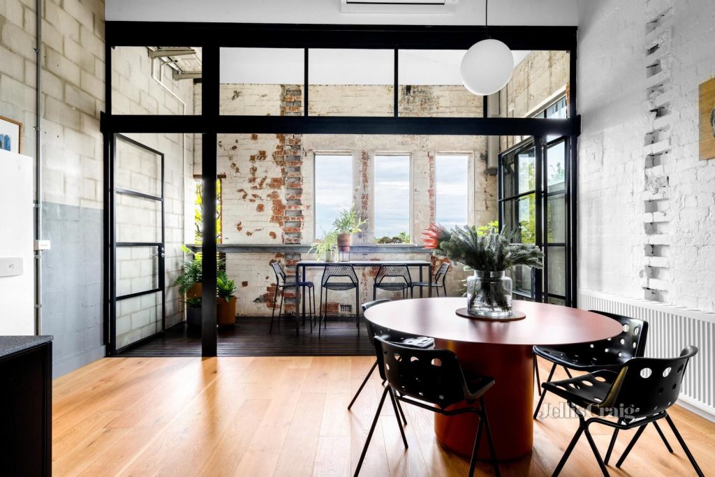 La rénovation d'un entrepôt transformé en maison loft à Melbourne