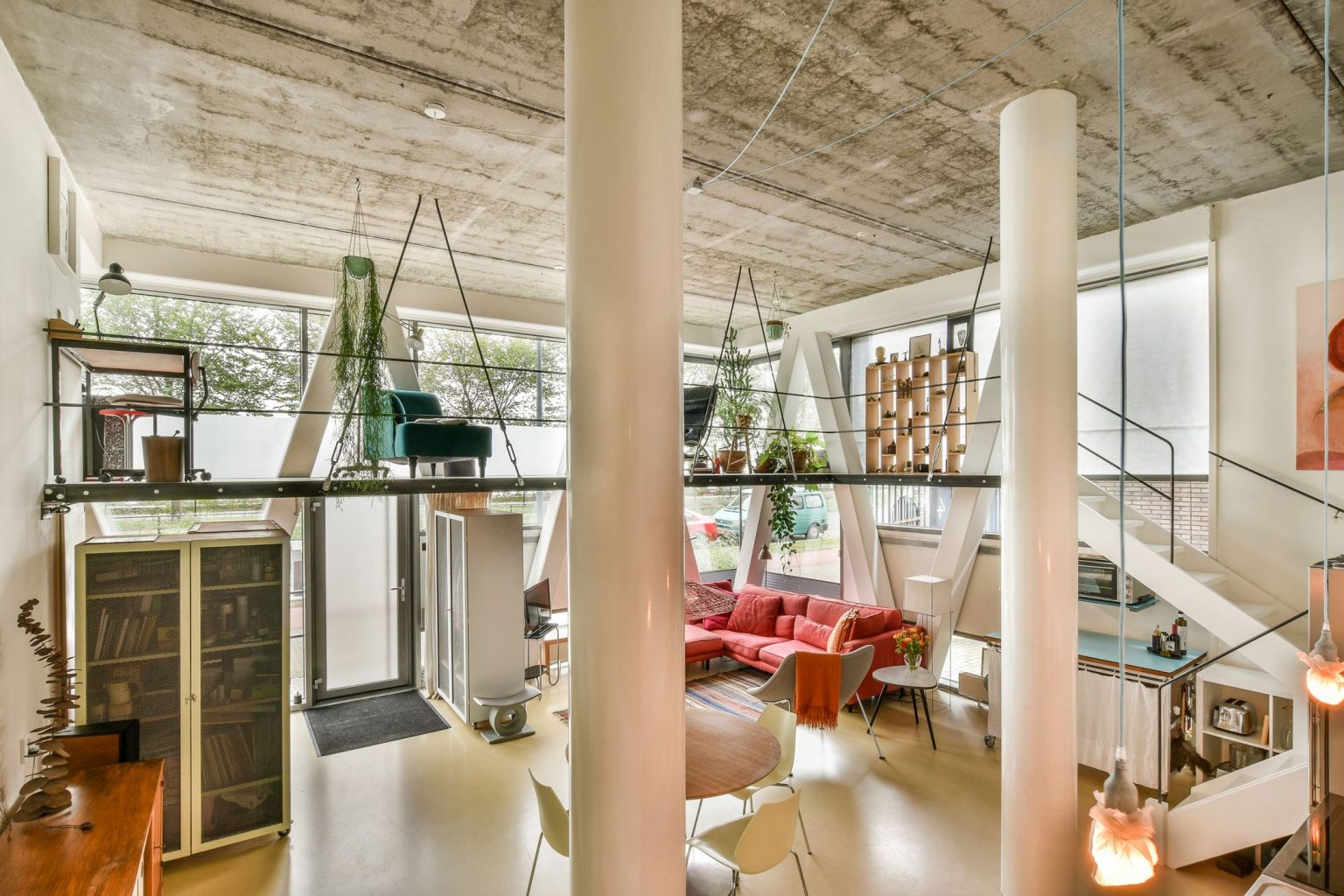Un loft au style mid-century près de l'eau à Amsterdam
