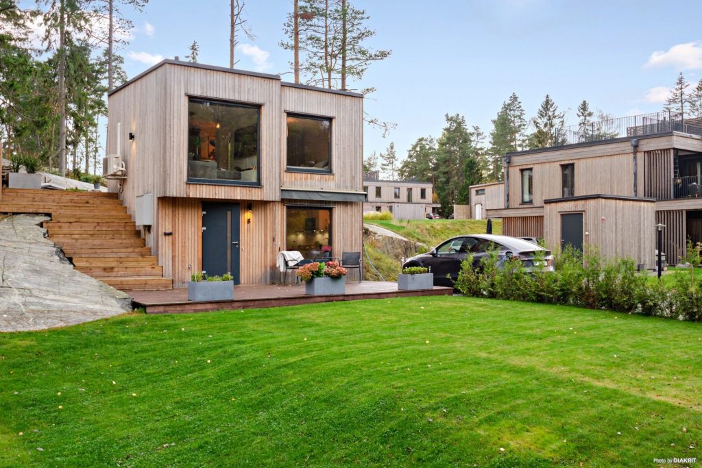 Cette petite maison en bois de 42m2 a tout d'une grande ! (avec plan)