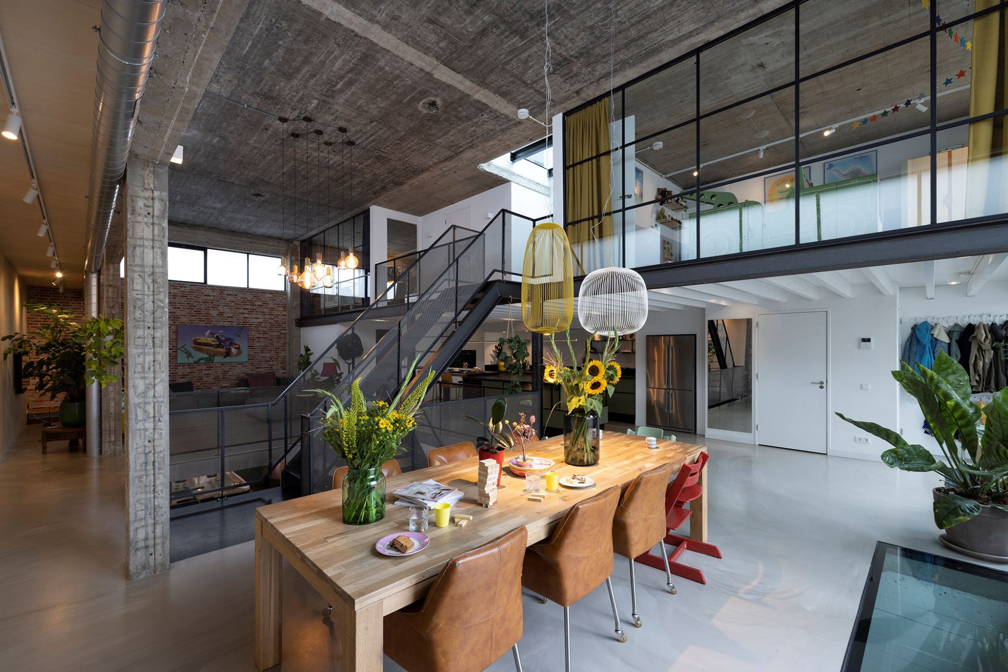 Un loft urbain et multi-niveaux à la décoration moderne à Rotterdam