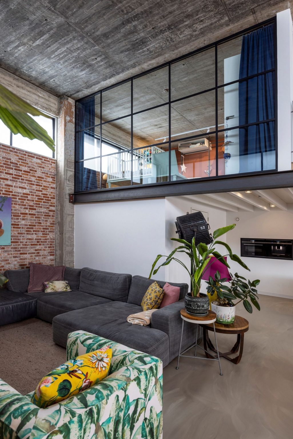Un loft urbain et multi-niveaux à la décoration moderne à Rotterdam