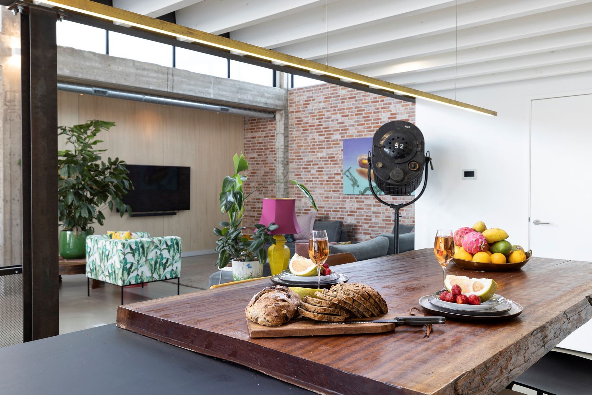 Un loft urbain et multi-niveaux à la décoration moderne à Rotterdam
