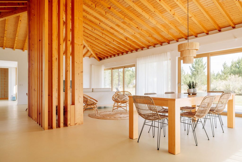 Une maison à la décoration naturelle simple sous le soleil de Comporta