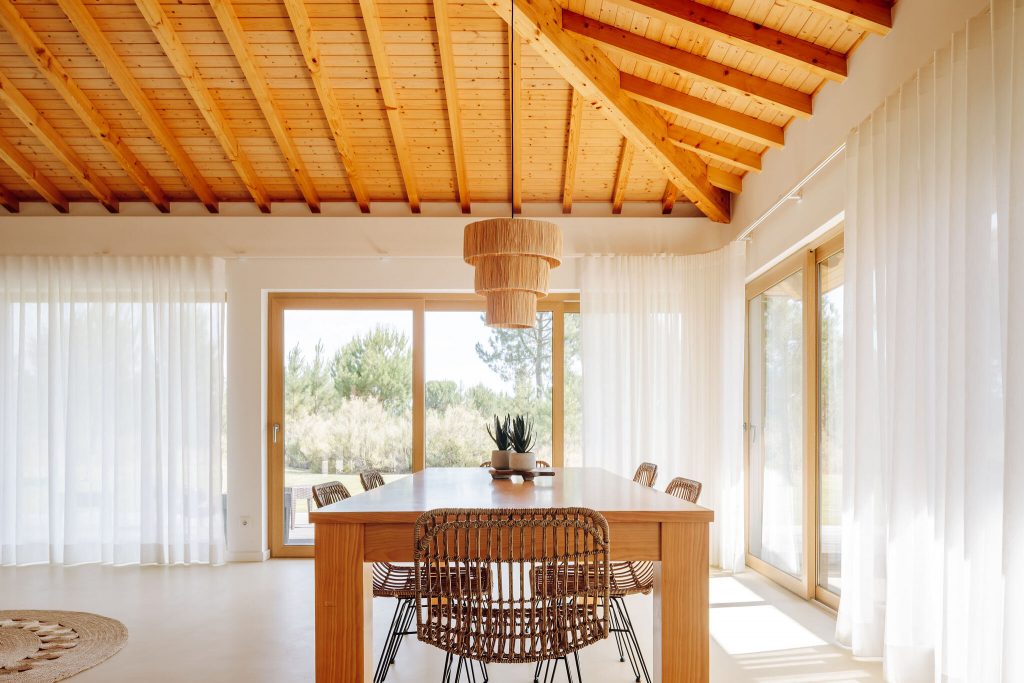 Une maison à la décoration naturelle simple sous le soleil de Comporta