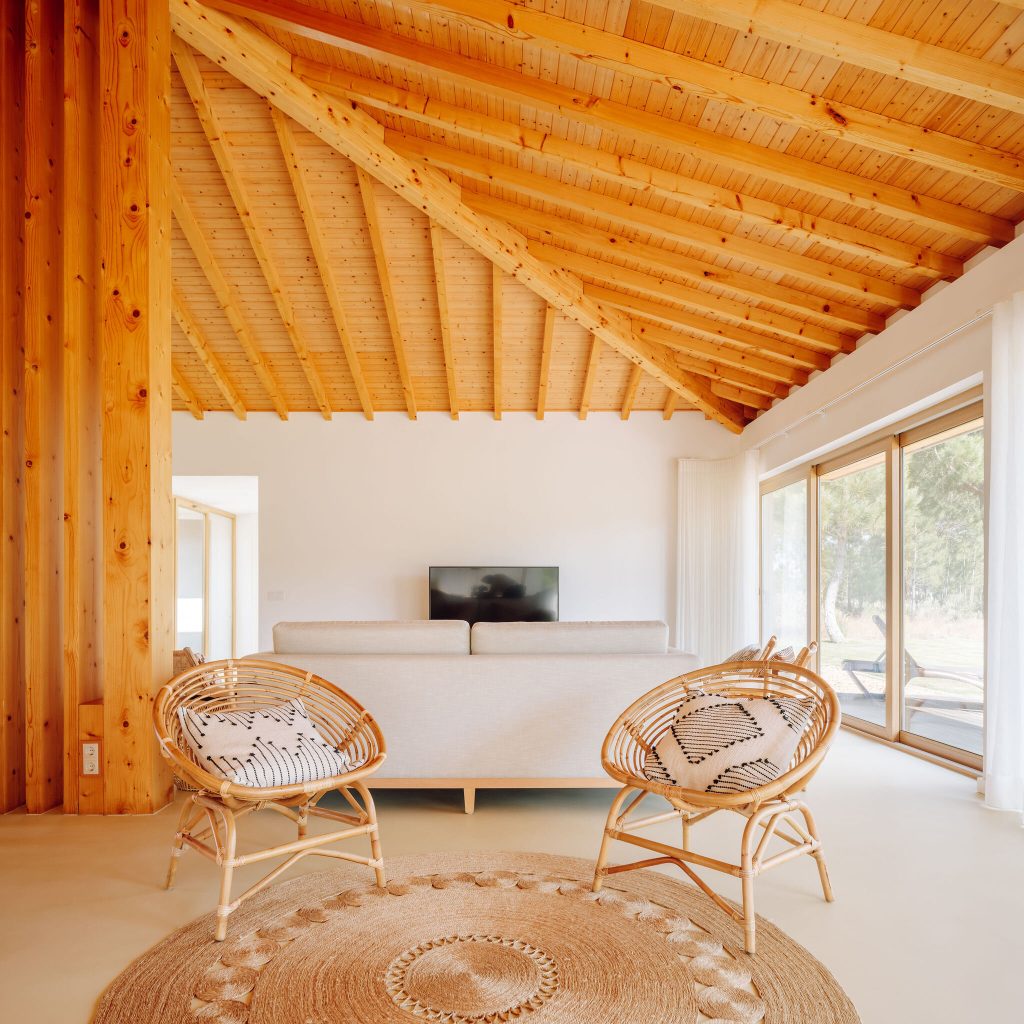 Une maison à la décoration naturelle simple sous le soleil de Comporta