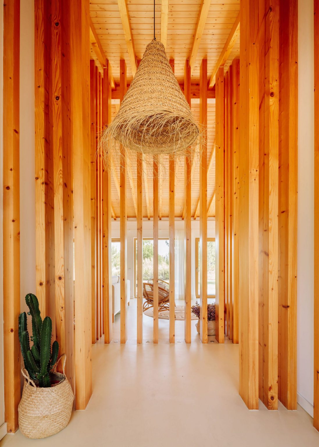 Une maison à la décoration naturelle simple sous le soleil de Comporta
