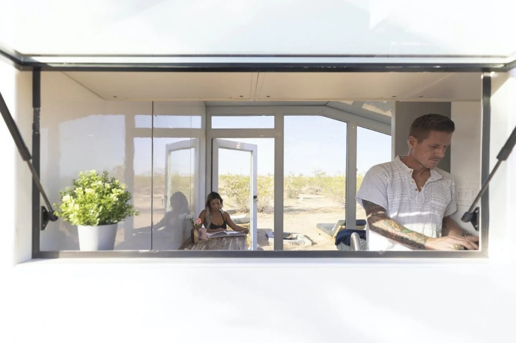 Cette mini maison de 14m2 pliable et innovante se transporte partout