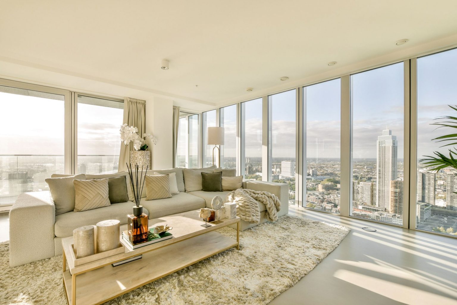 Habiter un appartement dans une tour ultra-moderne à Rotterdam