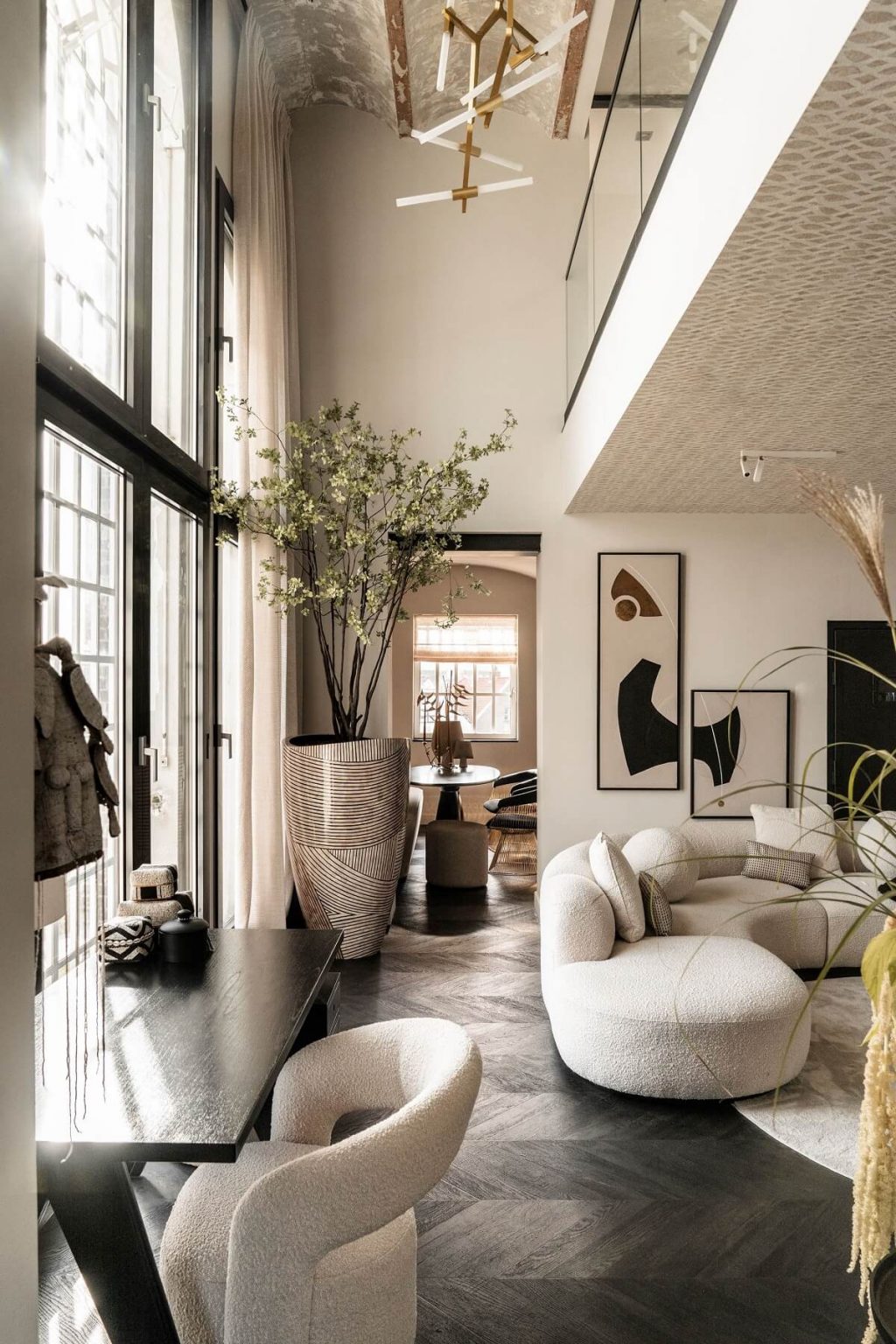 Un appartement sur trois niveaux de 157m2 au style Art Déco à Rotterdam