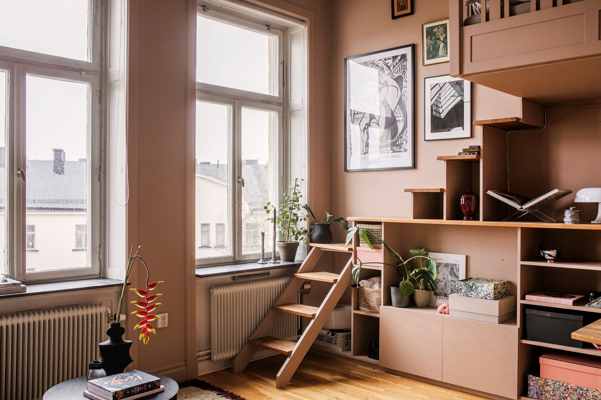 Un studio de 25m2 avec mezzanine en tons pastels
