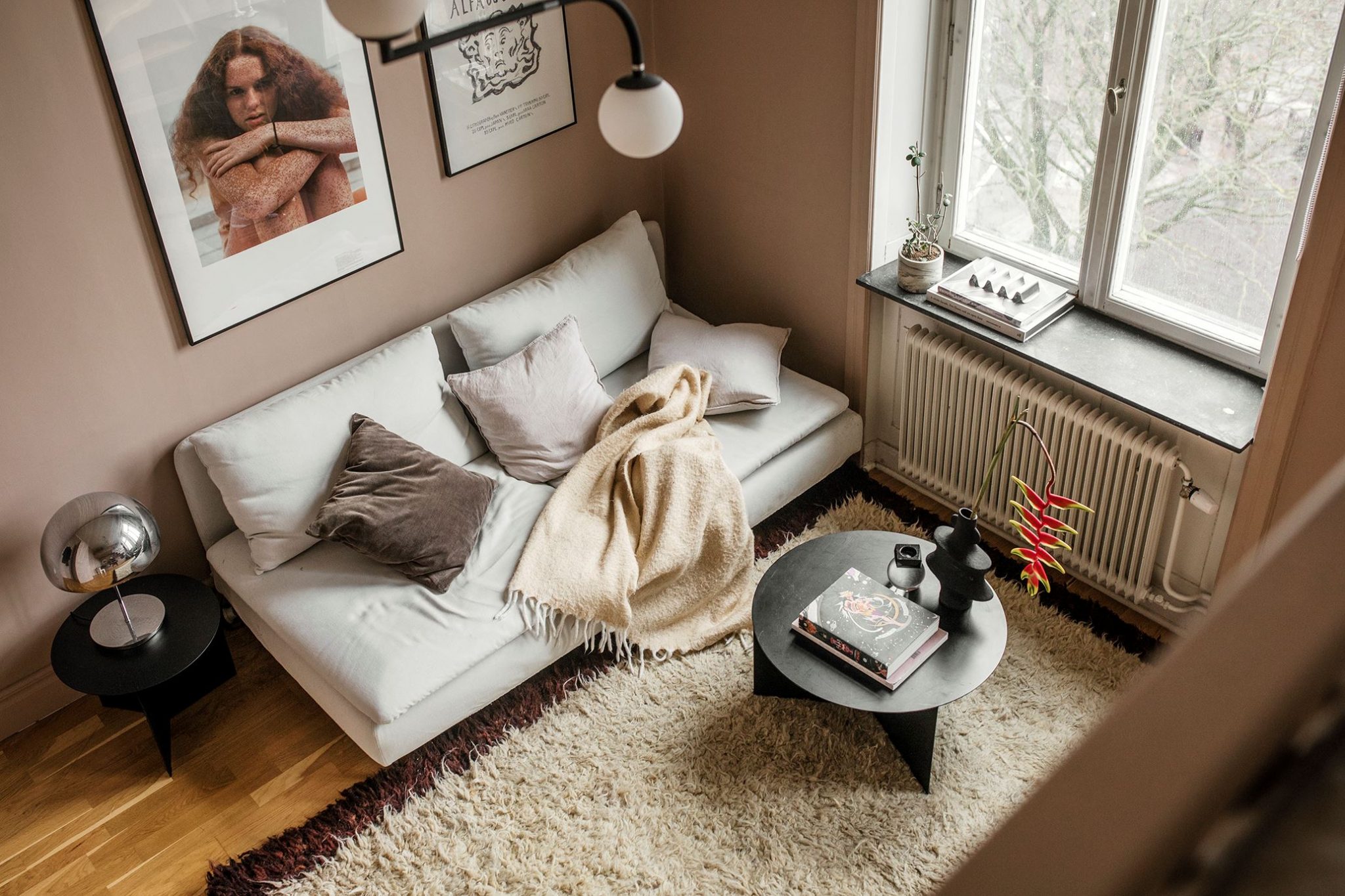 Un studio de 25m2 avec mezzanine en tons pastels