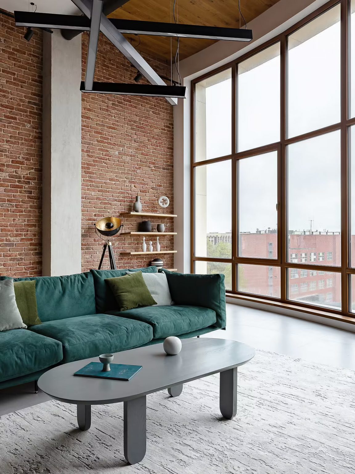 Un loft de 120m2 évolutif à la décoration brute et élégante