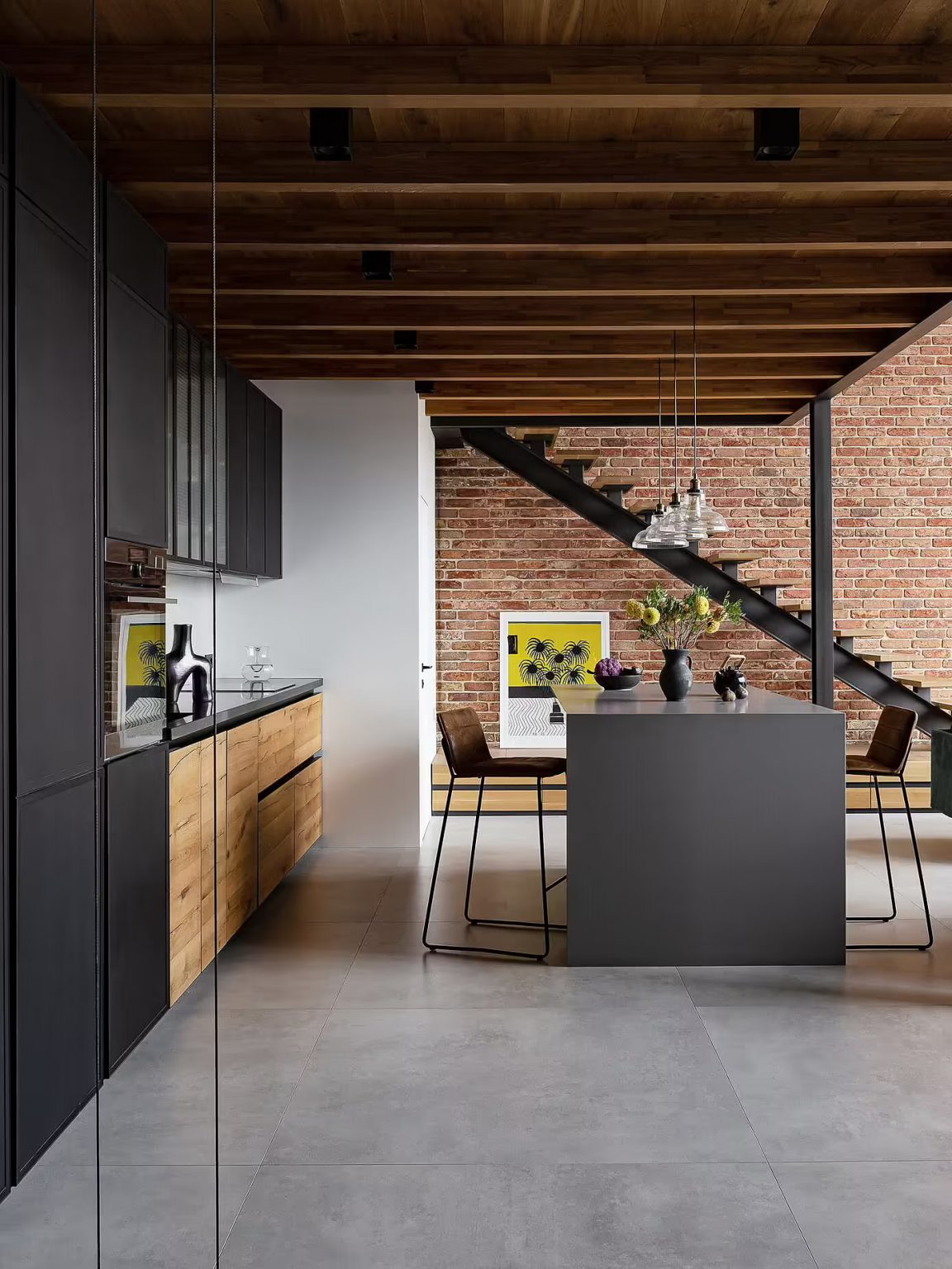 Un loft de 120m2 évolutif à la décoration brute et élégante