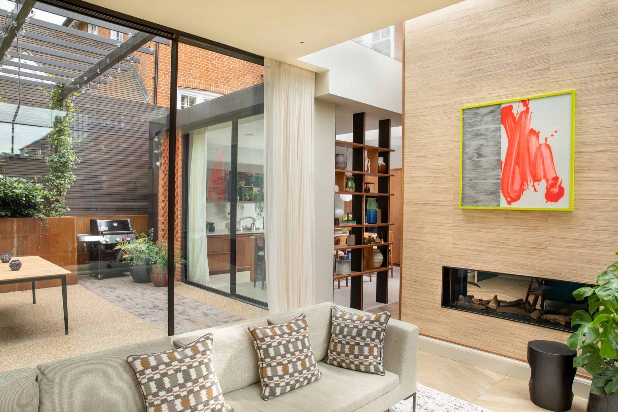 Une maison au style rétro chic agrandie sur le jardin